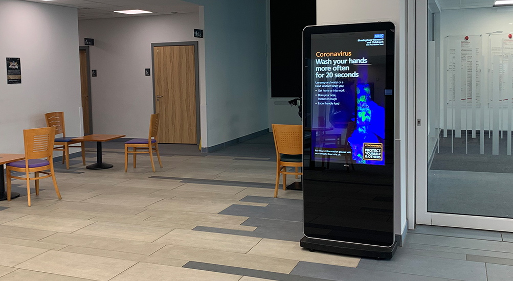 Digital information display-How its systems facilitate passengers？