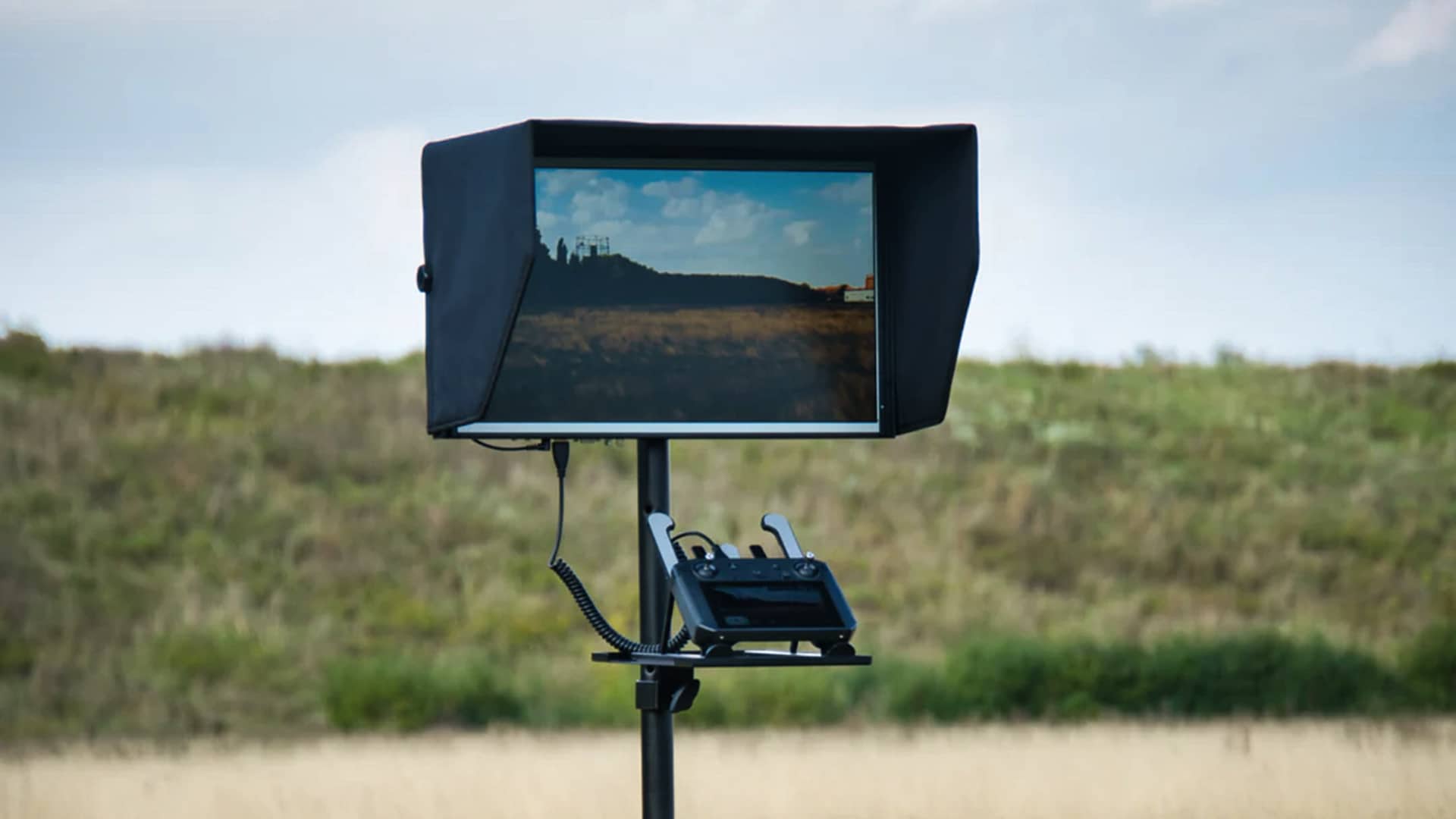 Several Benefits to Have a High-brightness Monitor - Golden Margins