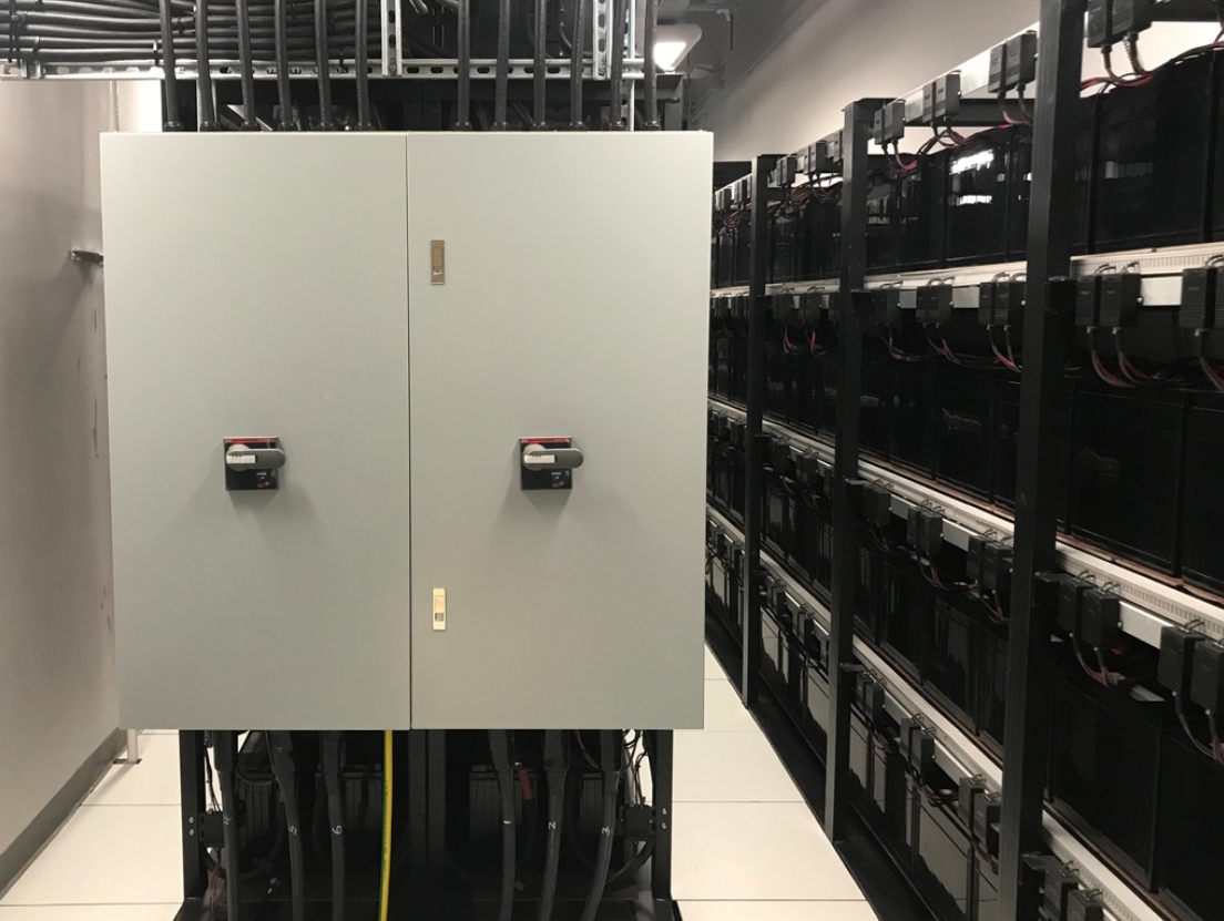 Performance of UPS system for industrial-grade touchscreens